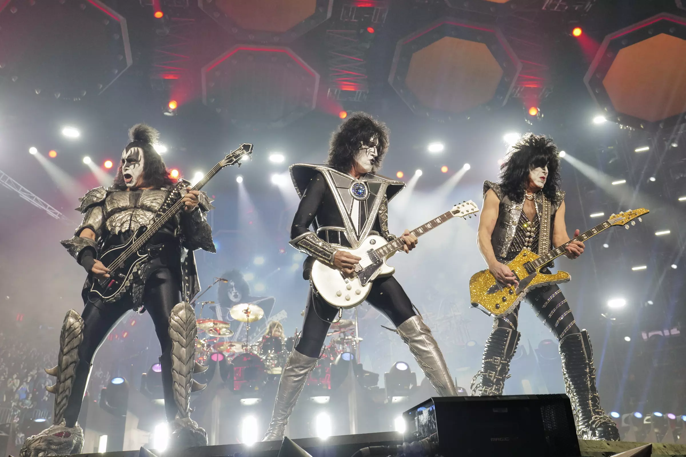 KISS VENDE TODO SU CATÁLOGO Y SU MARCA POR 300 MILLONES DE DÓLARES ...